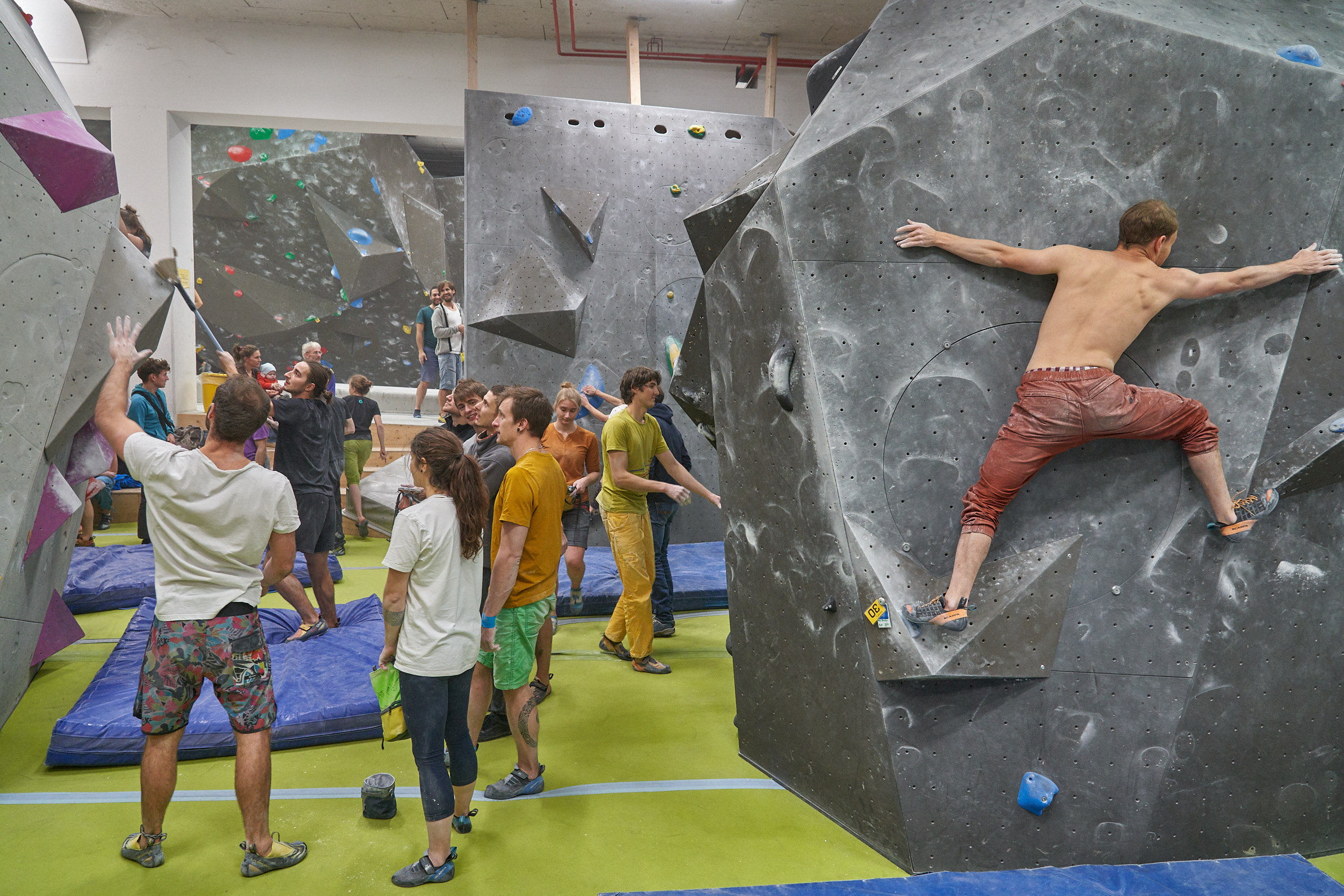 Der erste Besuch in unserer Boulderhalle • B2 Boulders & Bar